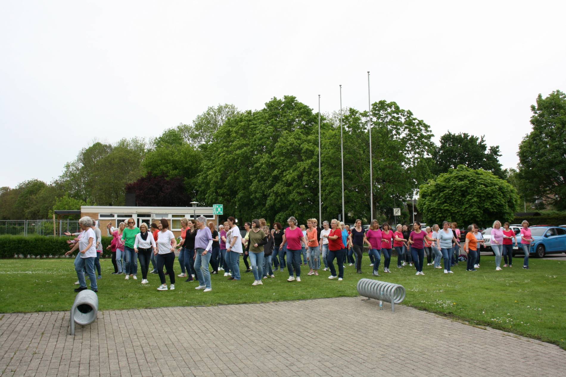 TV Schiefbahn mit Linedance Flashmob