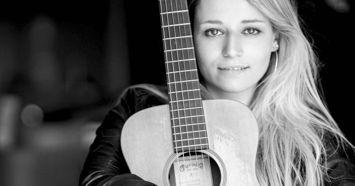 Clara Krum spielt beim Feierabendmarkt in Willich