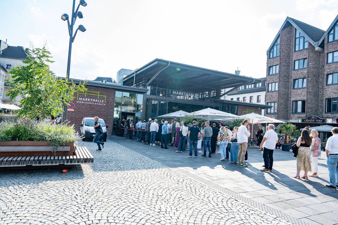 Markthalle auf dem Kapuzinerplatz feiert Eröffnung