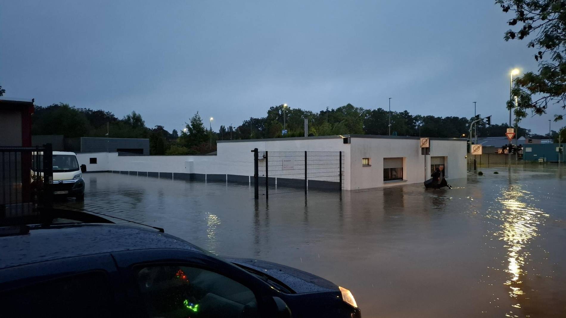 Starkregen setzt Volksverein Mönchengladbach unter Wasser