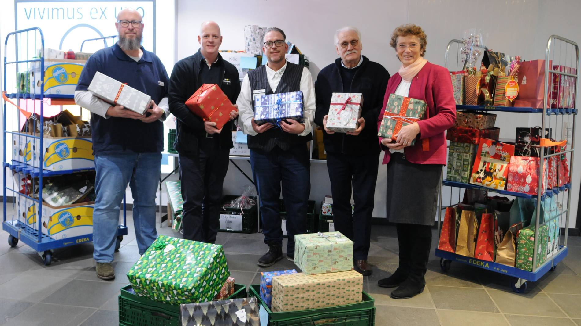 Die Vorfreude steigt – alle Weihnachtswünsche vom Wunschbaum erfüllt