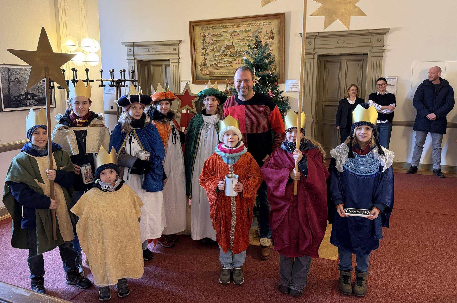 Christian Pakusch empfängt Sternsinger im Schloss Neersen