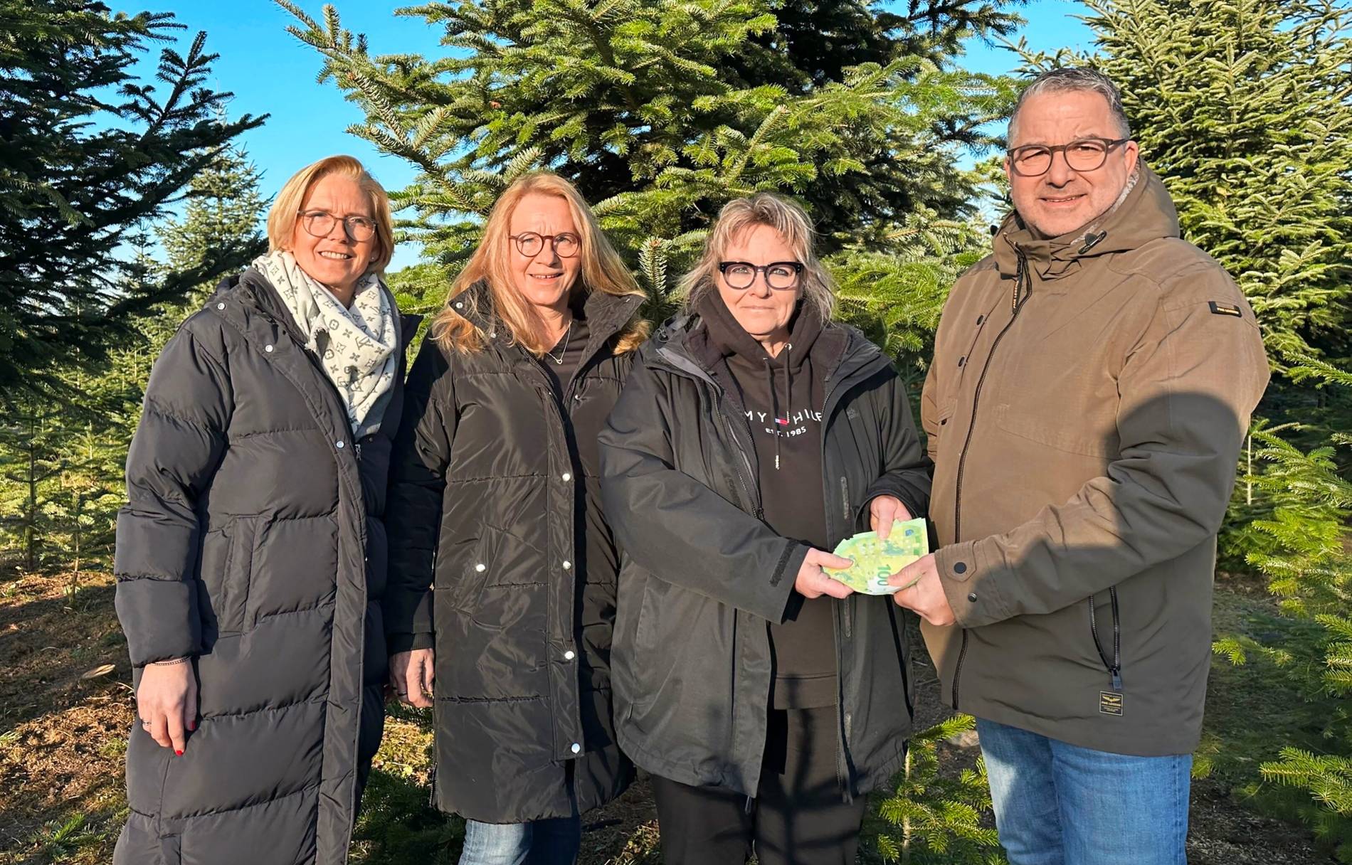 Familienunternehmen Heinen sammelt für Verein