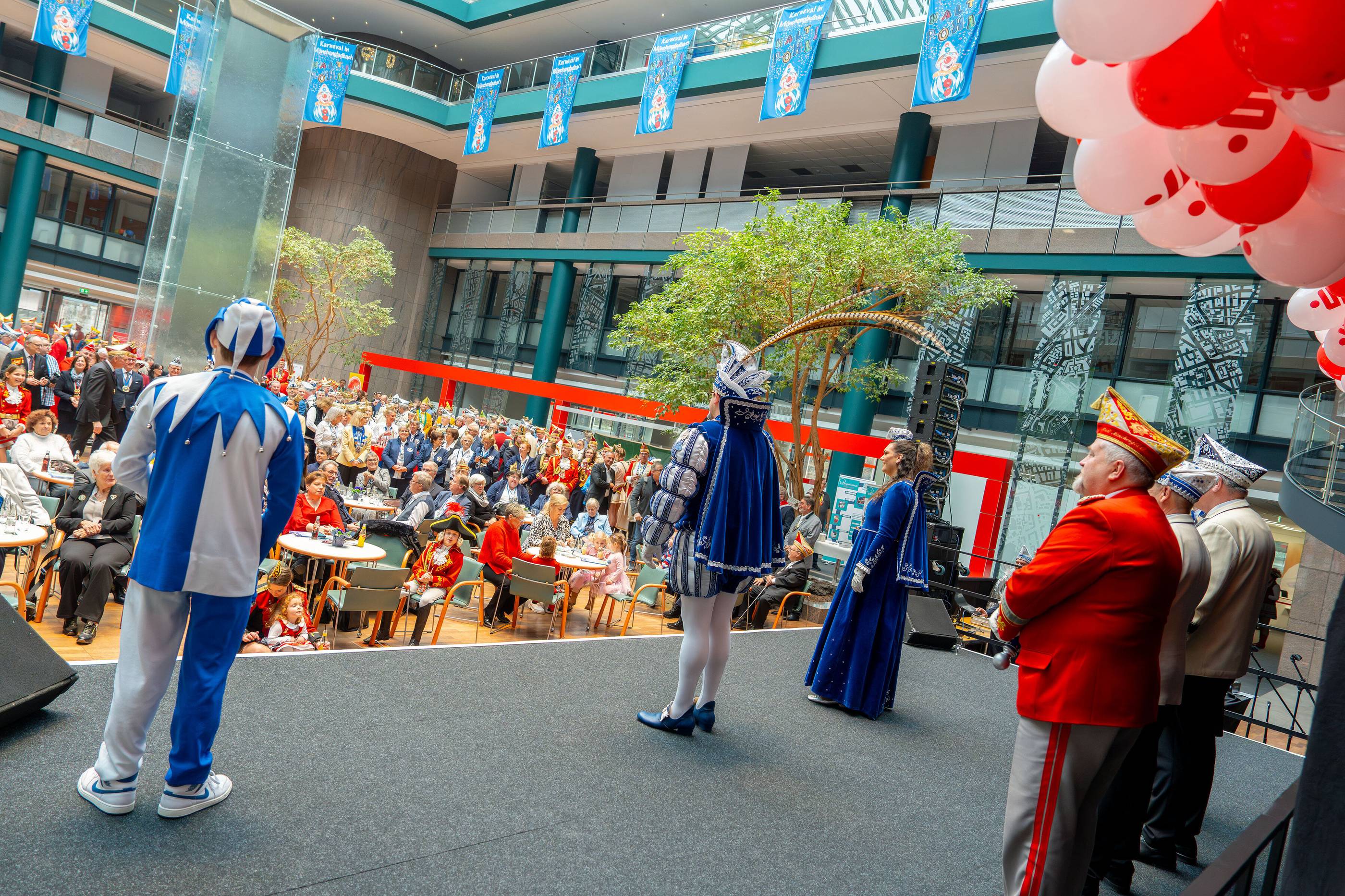 Empfang des Mönchengladbacher Prinzenpaares in der Sparkasse
